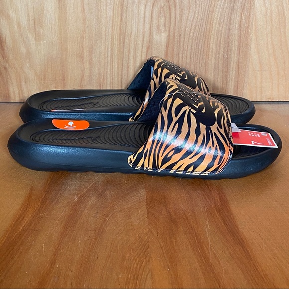 Nike | Shoes | New Womens 7 Nike Victori One Tiger Print Slides | Poshmark